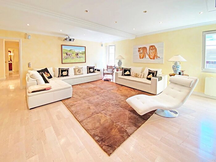 Saint-Tropez, Centre-ville, Vieille-ville : Appartement 6 pièces à vendre