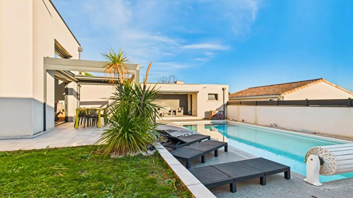 Maison à vendre - Pont-de-lIsère - 6 pièces - 4 chambres