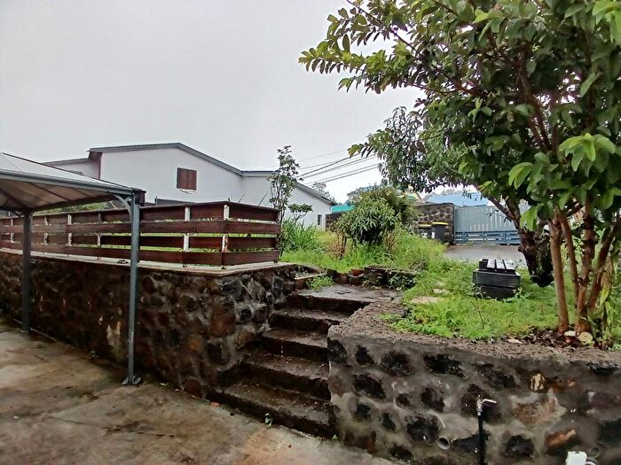 Maison à vendre - Le Tampon, Onzième, Douzième - 4 pièces - 3 chambres