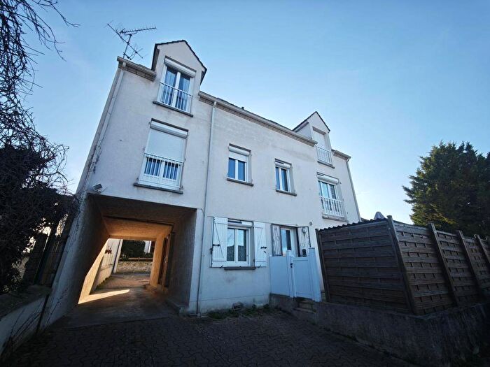 Appartement à louer - Centre Bourg, Épône - 2 pièces - 1 chambre