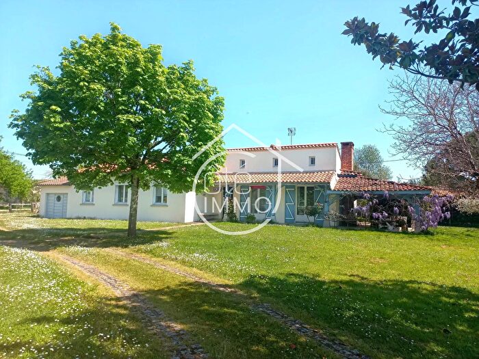Maison à vendre - Saint-Antoine-de-Breuilh - 6 pièces - 3 chambres