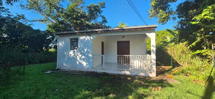 Maison à louer - Sainte-Rose - 3 pièces - 2 chambres
