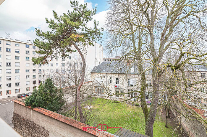 Appartement à vendre - Reims, Centre-ville - 2 pièces - 1 chambre