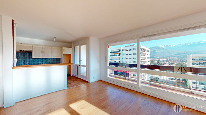 Appartement à vendre - Échirolles, Village, La Commanderie - 6 pièces - 4 chambres