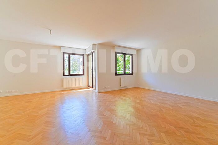 Appartement 4 pièces à Paris 15ème, Violet, Commerce, à louer