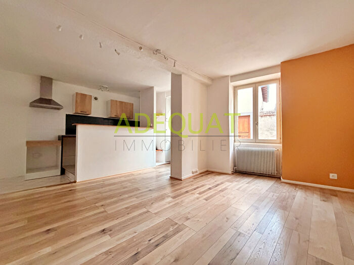 Maison à louer - Bourgoin-Jallieu, Plambourgoin, Chemins - 5 pièces - 3 chambres