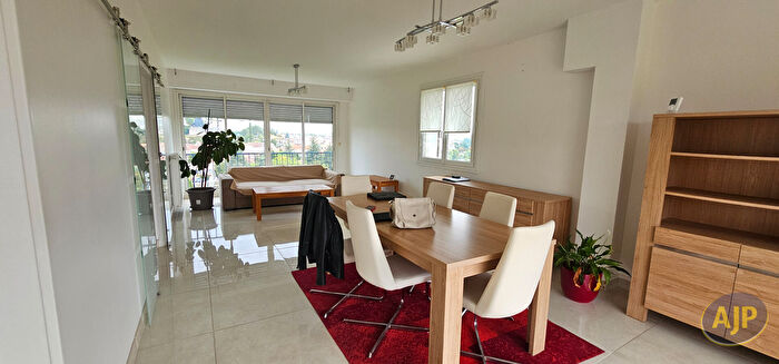 Appartement à vendre - Saintes, Bellevue, La Grange, Les Boiffiers - 4 pièces - 3 chambres