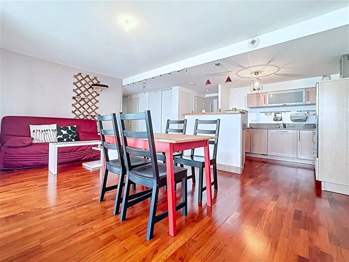 Appartement à louer - Championnet-Caserne de Bonne, Grenoble - 3 pièces - 2 chambres