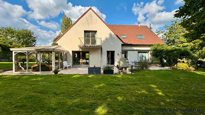 Maison à vendre - Montfort-lAmaury - 8 pièces - 6 chambres