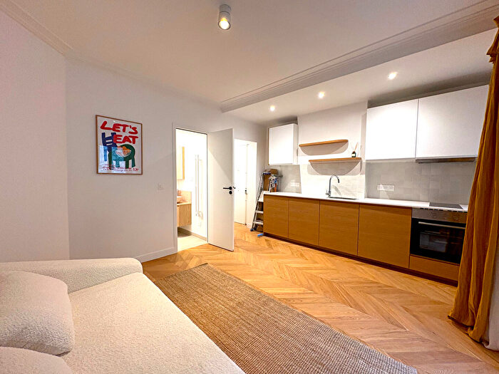 Appartement à vendre - Paris e , Grandes Carrières, Clichy - 1 pièce