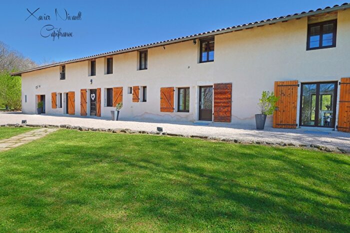 Maison à vendre - Saint-Amour - 11 pièces - 7 chambres