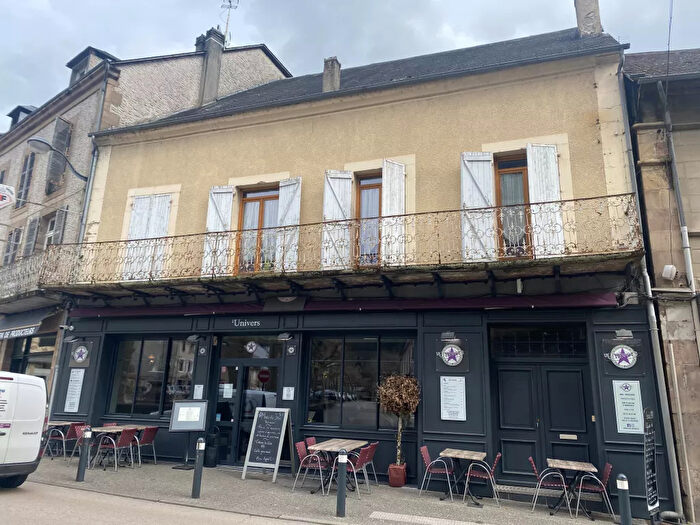 Appartement à vendre - Beaulieu-sur-Dordogne - 9 pièces - 6 chambres