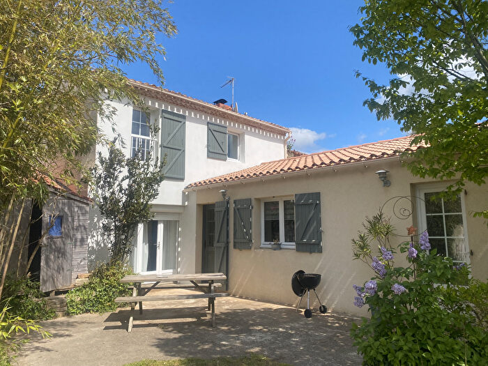 Maisons à vendre et appartements à louer - 1