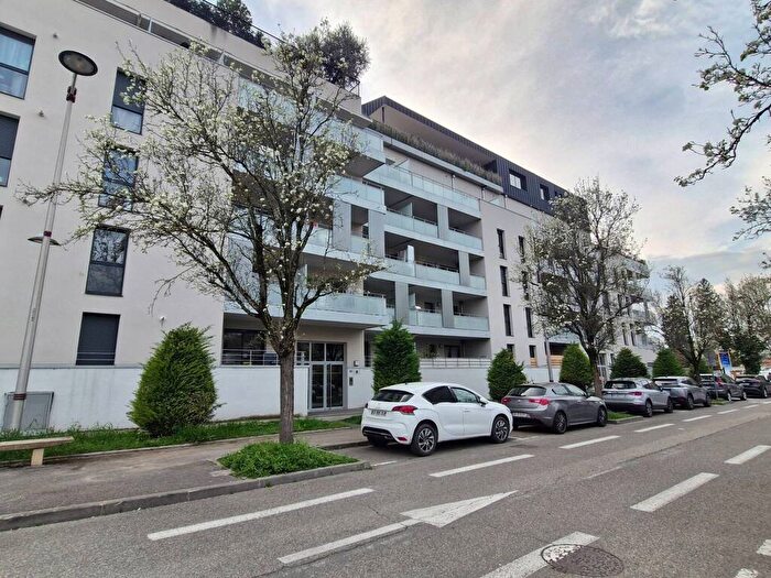 Appartement à louer - Bourgoin-Jallieu, Libération, Barbusse - 2 pièces - 1 chambre