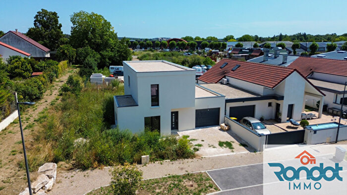 Is-sur-Tille : Maison 5 pièces à vendre