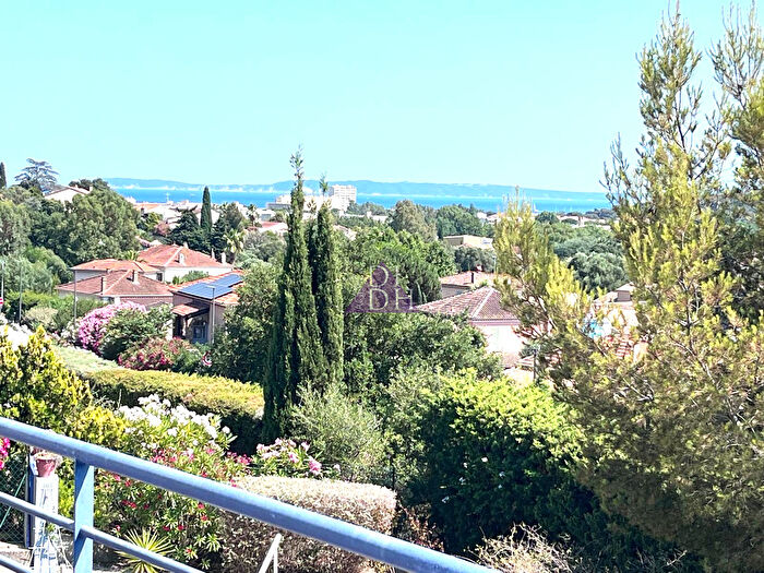 Bormes-les-Mimosas, Centre-ville, Le Pin - Appartement 3 pièces à vendre