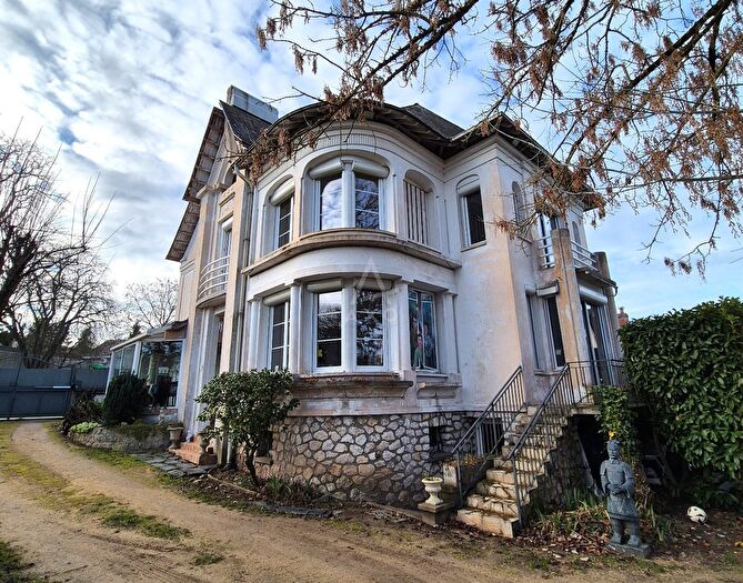 Maison à vendre - Longué, Longué-Jumelles - 9 pièces - 5 chambres