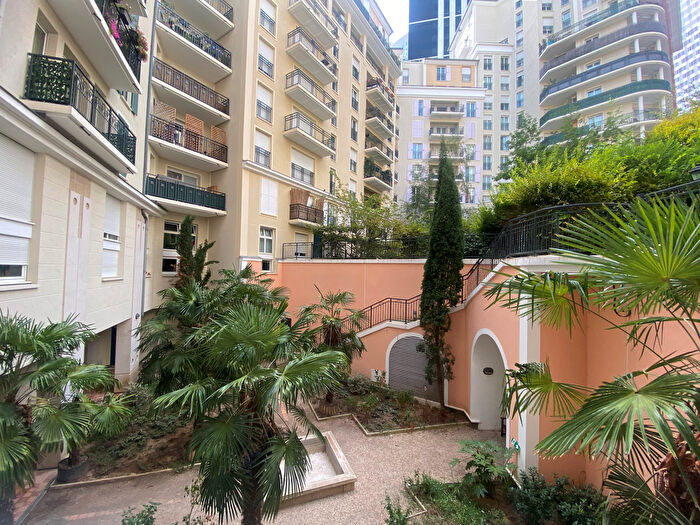 Appartement 2 pièces à Courbevoie, Faubourg de l'Arche, à louer
