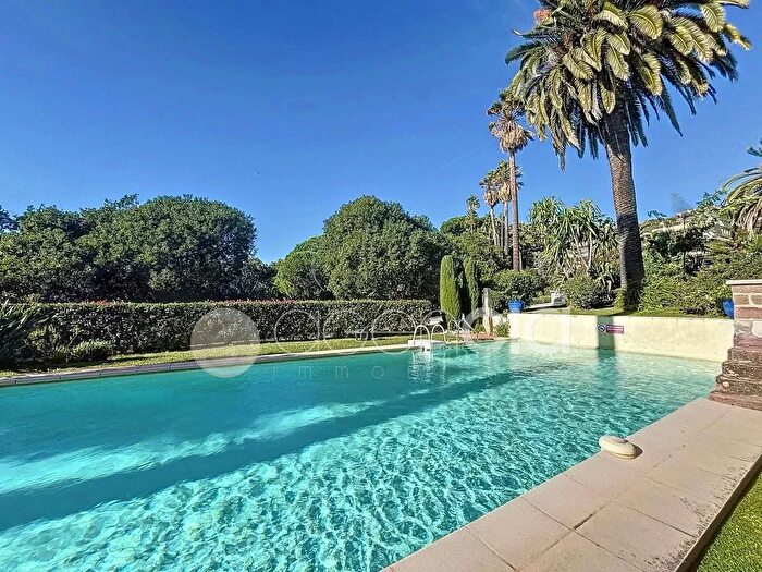 Cannes, Californie Pezou : Appartement 2 pièces à vendre