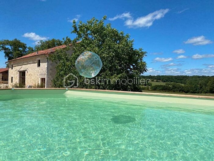 Maison à vendre - Lussas-et-Nontronneau - 12 pièces - 2 chambres