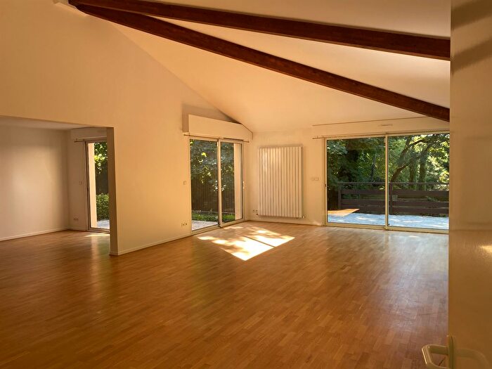 Maison à louer - Louveciennes - 9 pièces - 6 chambres