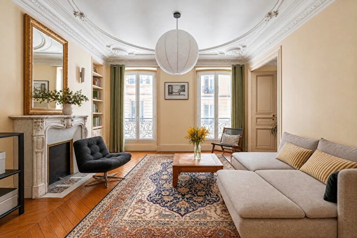 Appartement 4 pièces à Paris 17ème, La Fourche, Guy Moquet, à vendre