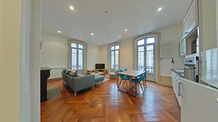 Appartement à louer - Saint-Étienne, Centre-ville, Peuple, Chavanelle - 3 pièces - 2 chambres