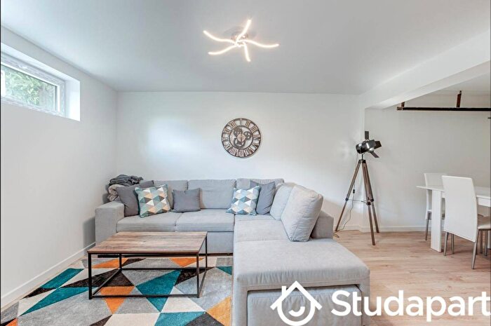 Croix Petit-Chenes dOr, Cergy : Appartement 1 pièce à louer