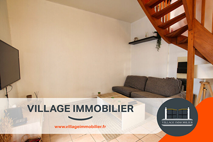 Appartement à vendre - Saint-Priest, Village - 2 pièces - 1 chambre