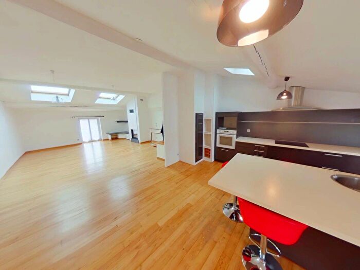 Maison à louer - Saint-Just-Saint-Rambert - 5 pièces - 3 chambres