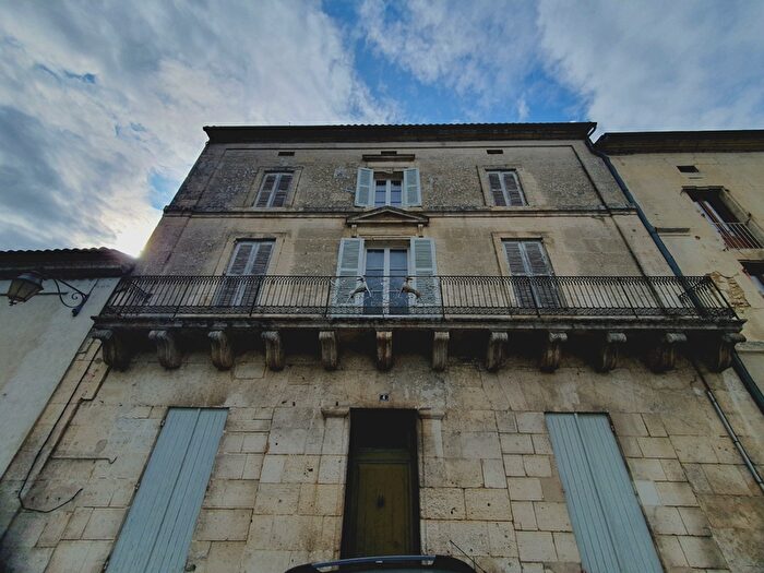 Maison à vendre - Mareuil - 9 pièces - 5 chambres