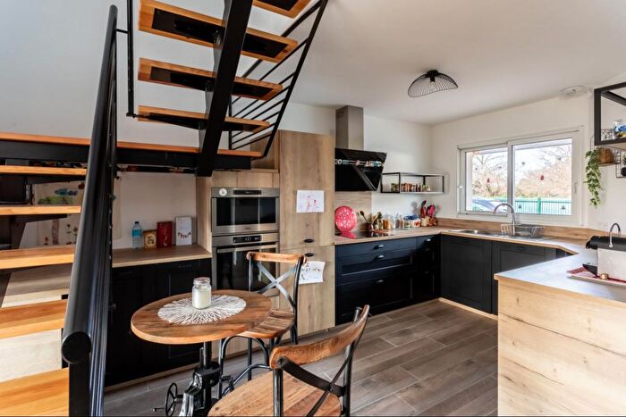 Maisons à vendre et appartements à louer - 1