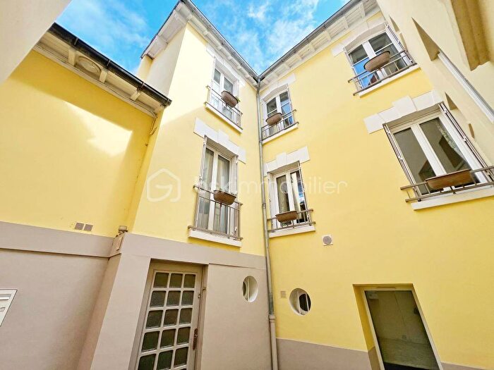 Maison à louer - LAbreuvoir, Marly-le-Roi - 8 pièces - 6 chambres