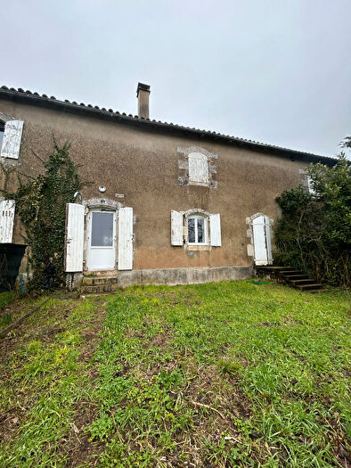 Maison à louer - Saint-Saviol - 3 pièces - 2 chambres