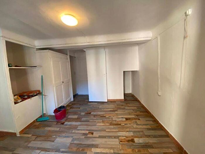 Appartement à louer - Centre Ville, Saint-Maximin-la-Sainte-Baume - 3 pièces