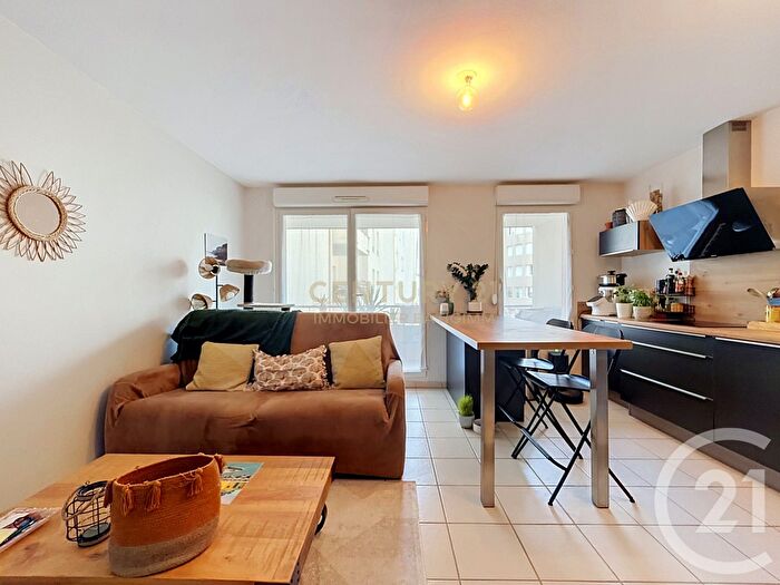 Bourgoin-Jallieu, Centre-ville, Pont Saint-Michel - Appartement 2 pièces à louer