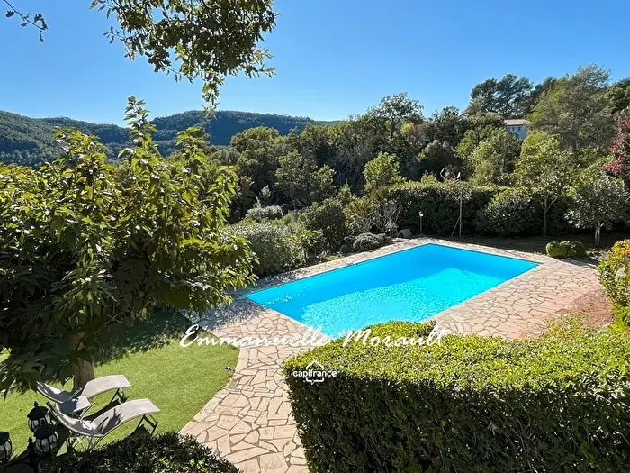 Maison à vendre - Bagnols-en-Forêt - 6 pièces - 3 chambres