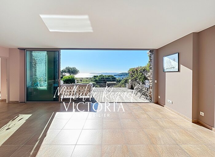 Maison à vendre - Bormes-les-Mimosas, La Favière, Le Gau, Cap-Bénet, Cabasson, Plages - 3 pièces - 2 chambres