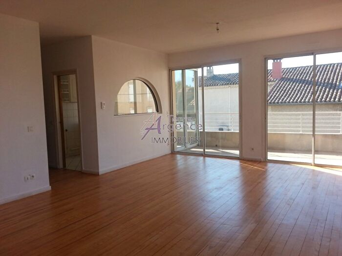 Appartement à louer - Sorgues, Centre-ville - 4 pièces - 3 chambres