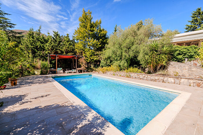 Maison à vendre - Vence, La Sine, La Plus Basse Sine - 4 pièces - 5 chambres