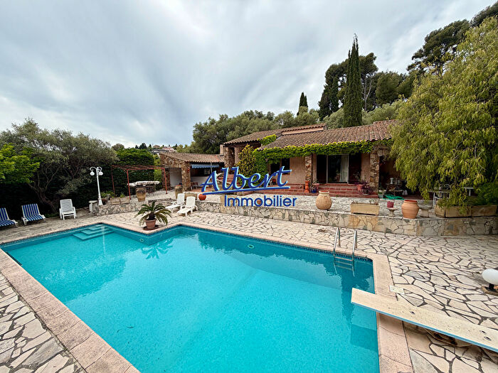 Ollioules, Faveyrolles, Chateauvallon : Maison 6 pièces à vendre