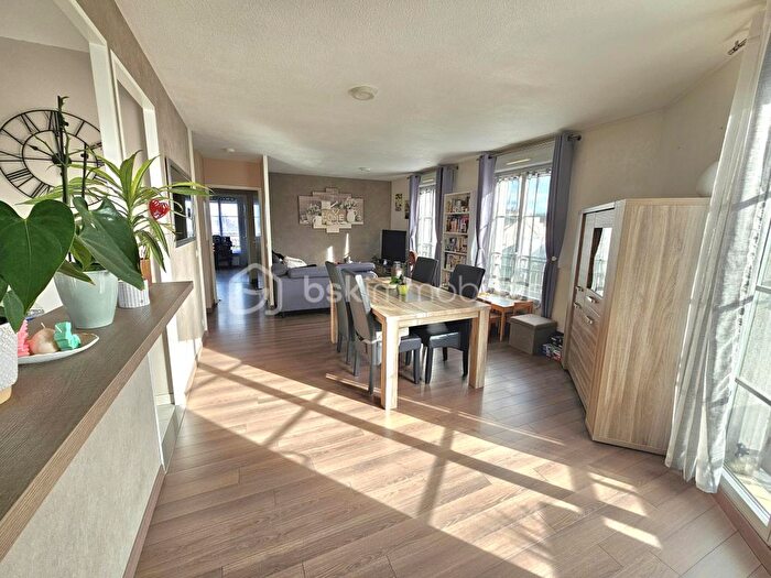 Appartement à vendre - Vaujours - 4 pièces - 3 chambres