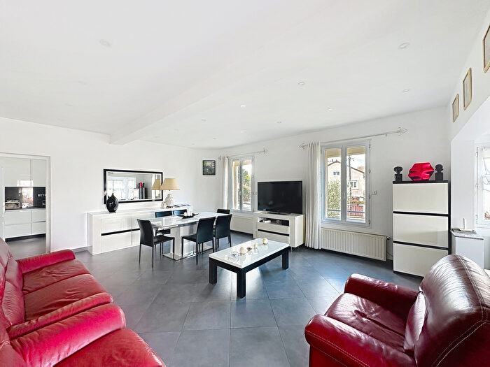 Maison à vendre - Noisy-le-Grand, Nord - 5 pièces - 4 chambres