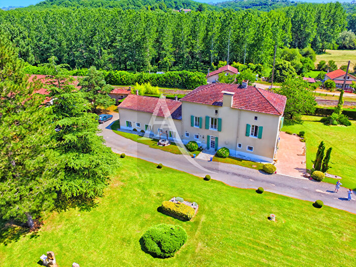 Maison à vendre - Blanquefort-sur-Briolance - 12 pièces - 6 chambres