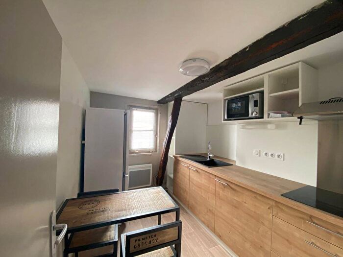 Centre Ville, Castres : Appartement 4 pièces à louer