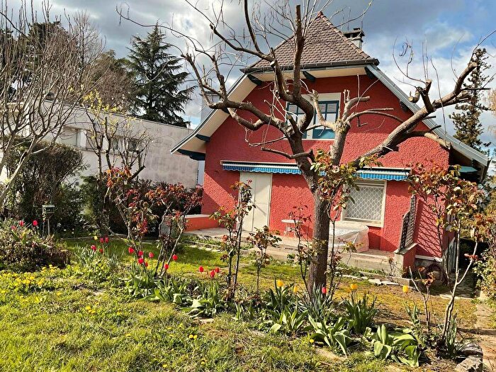 Maison à louer - Centre Ville, Chambéry - 6 pièces - 5 chambres