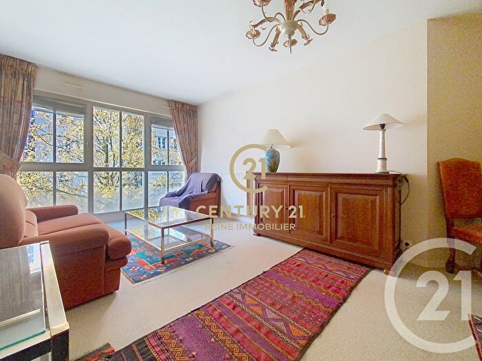 Appartement à vendre - Quartiers Centre, Saint-Hélier, Gare - 3 pièces - 2 chambres