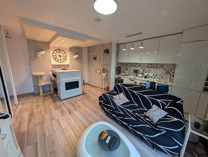 Appartement à louer - Frances-Copistes, Montigny-lès-Cormeilles - 2 pièces - 1 chambre