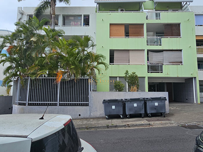 Appartement à louer - Saint-Denis, Le Chaudron, Sainte-Clotilde - 1 pièce