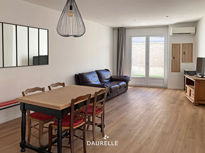 Appartement 3 pièces à Châteaurenard, Centre-ville, à louer